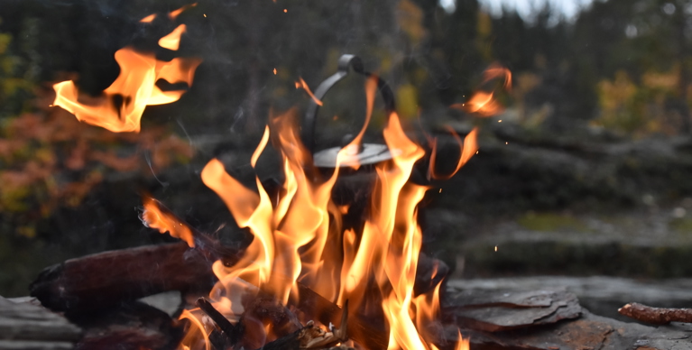 Elda och grilla utomhus